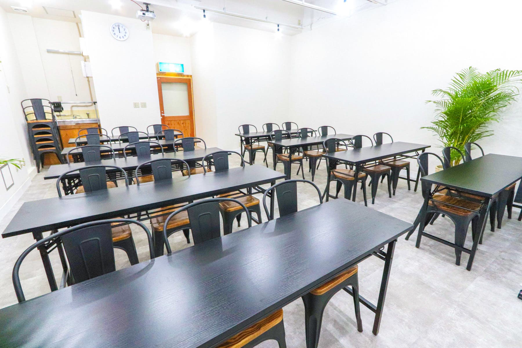 【渋谷駅徒歩25秒！32名利用可】贅沢な空間！WiFi・プロジェクター・ホワイトボード全て無料！ふれあい貸し会議室 渋谷No29の写真3