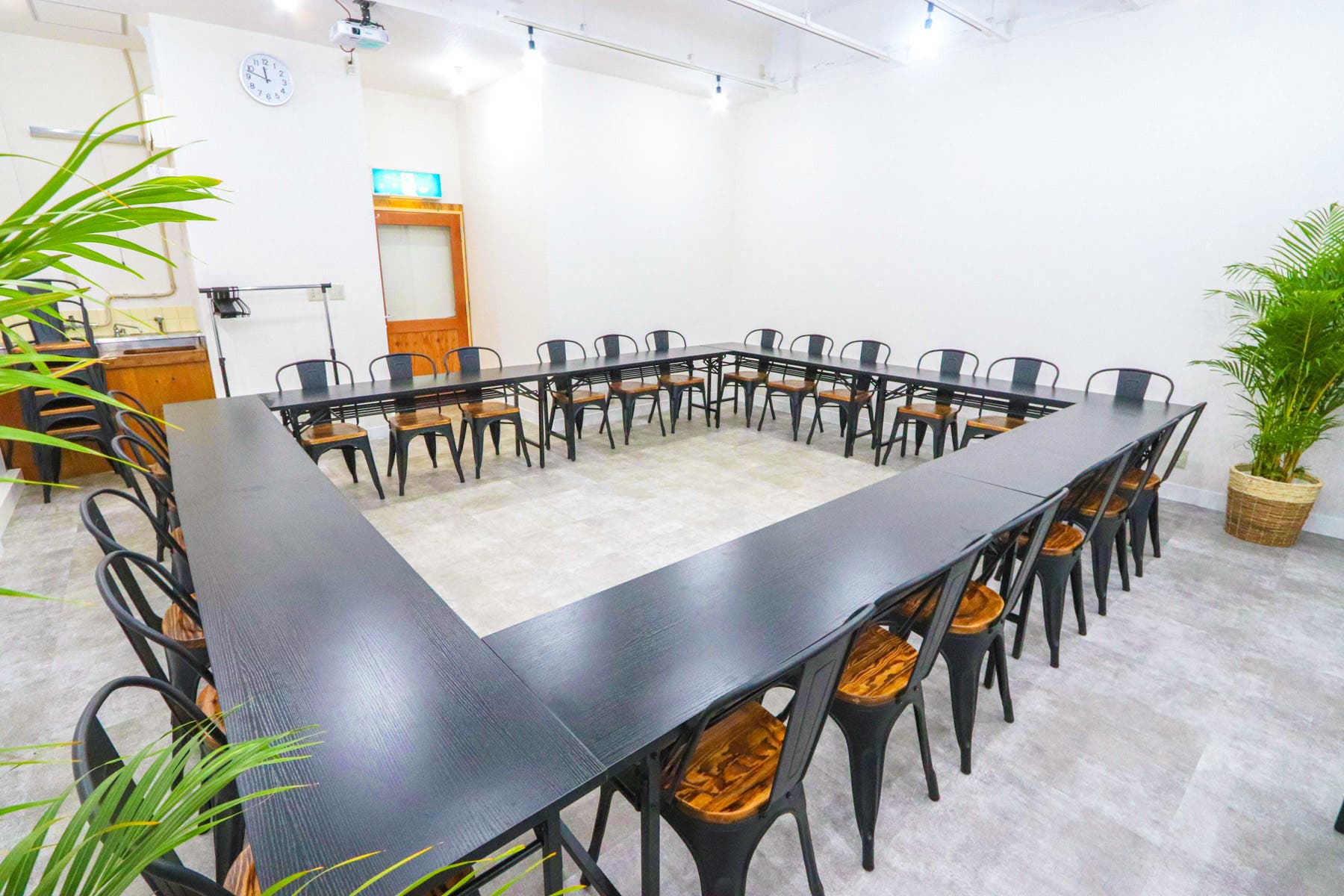 【渋谷駅徒歩25秒！32名利用可】贅沢な空間！WiFi・プロジェクター・ホワイトボード全て無料！ふれあい貸し会議室 渋谷No29の写真8