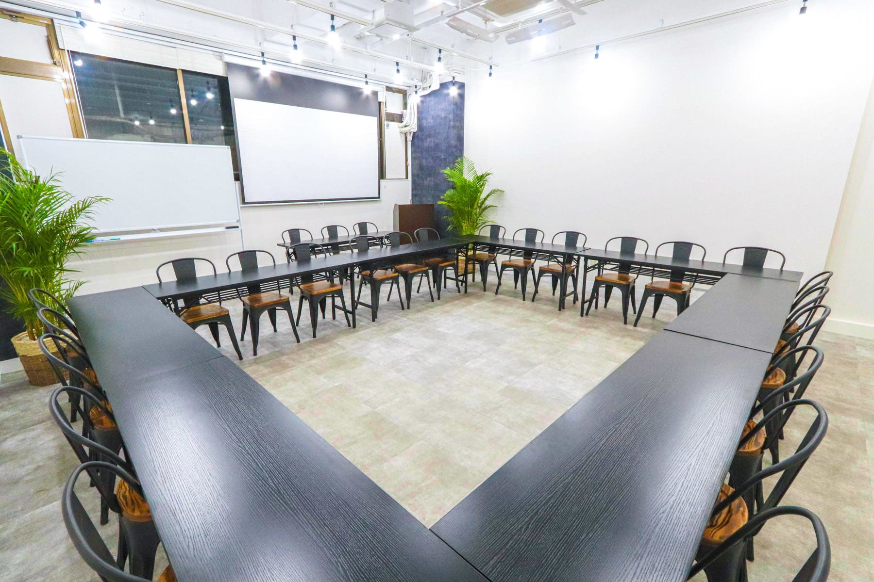 【渋谷駅徒歩25秒！32名利用可】贅沢な空間！WiFi・プロジェクター・ホワイトボード全て無料！ふれあい貸し会議室 渋谷No29の写真9