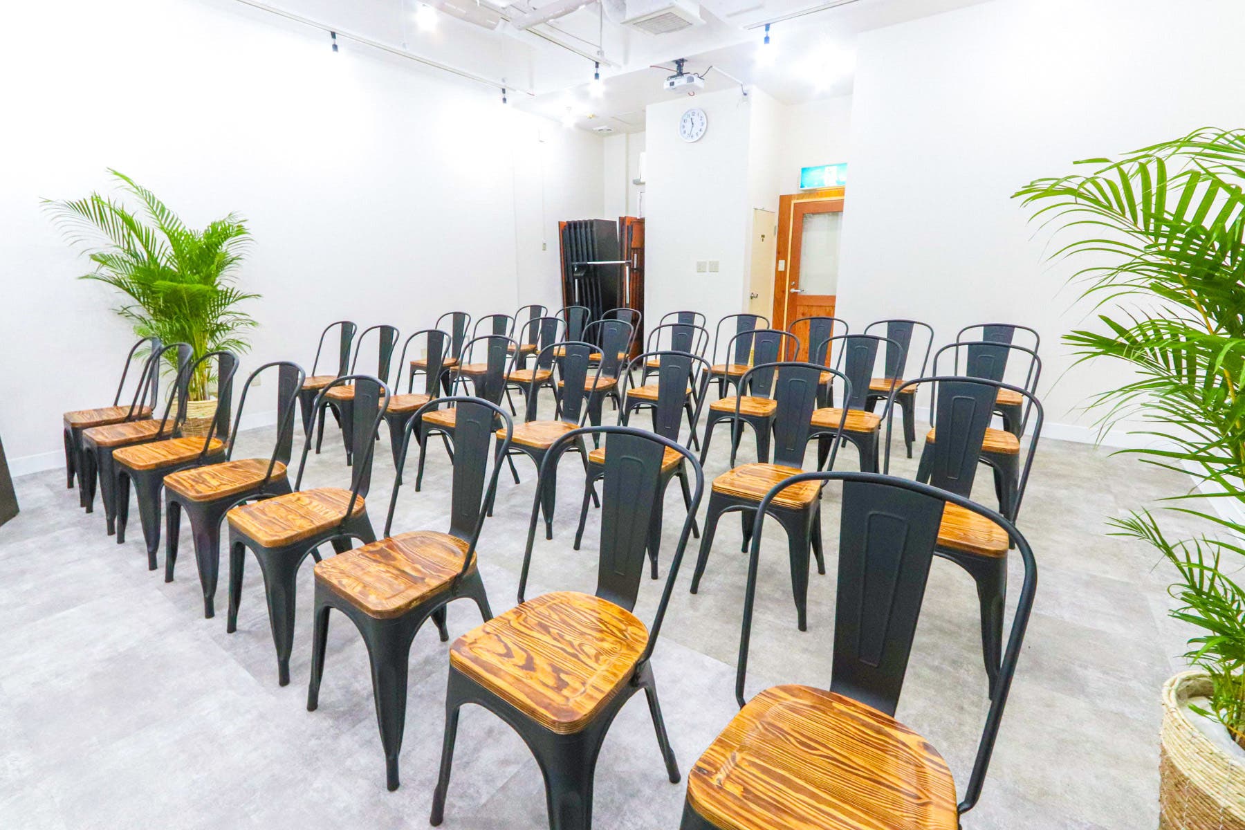 【渋谷駅徒歩25秒！32名利用可】贅沢な空間！WiFi・プロジェクター・ホワイトボード全て無料！ふれあい貸し会議室 渋谷No29の写真12