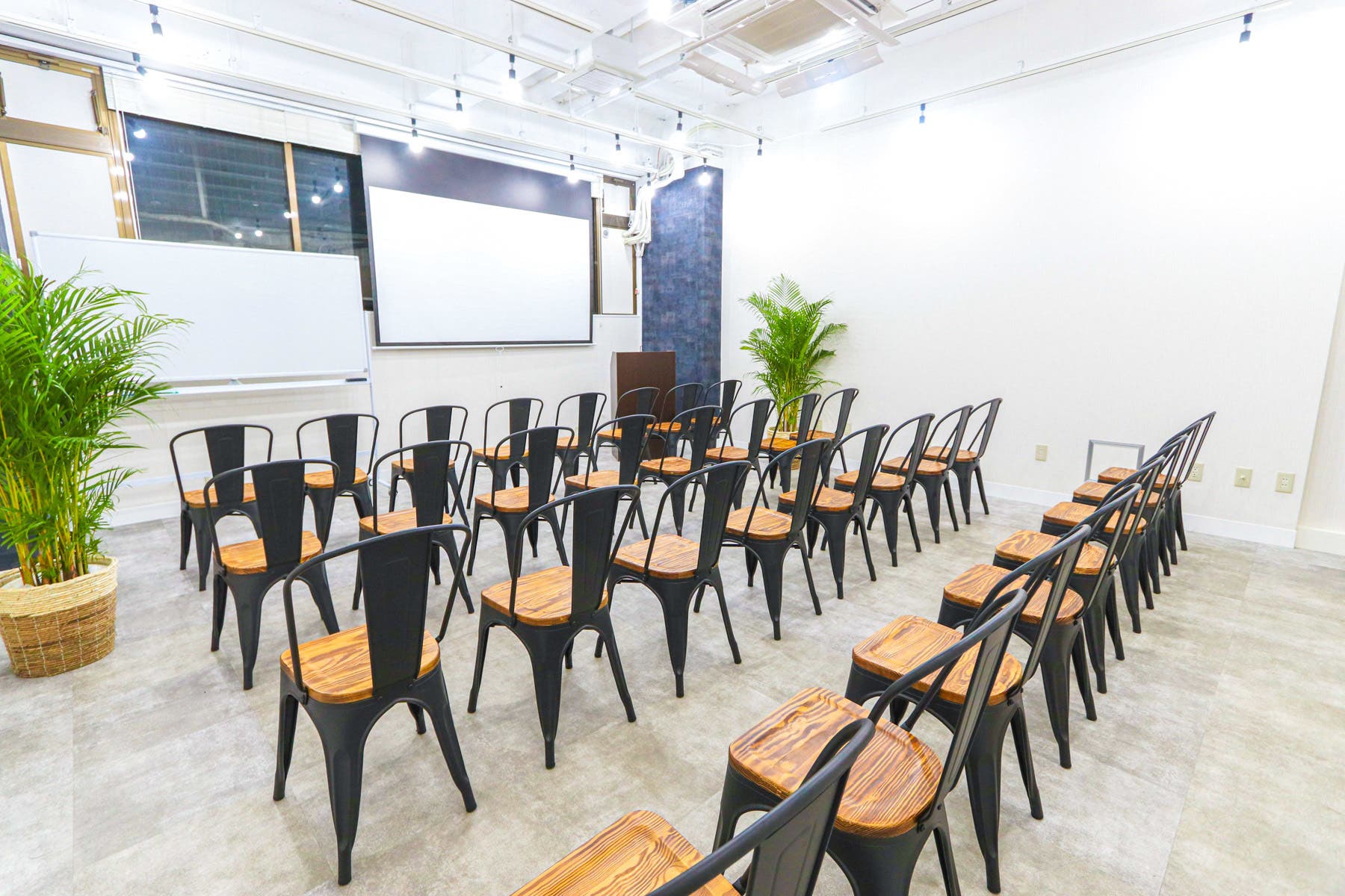 【渋谷駅徒歩25秒！32名利用可】贅沢な空間！WiFi・プロジェクター・ホワイトボード全て無料！ふれあい貸し会議室 渋谷No29の写真13