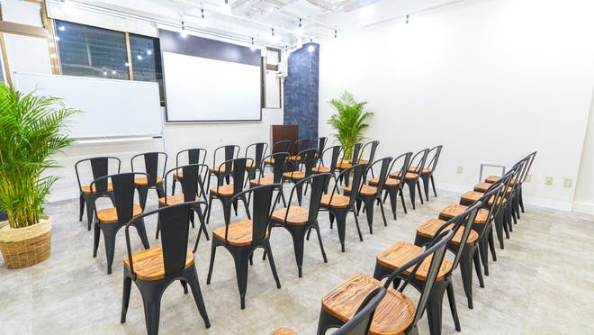 【渋谷駅徒歩25秒!32名利用可】贅沢な空間!WiFi・プロジェクター・ホワイトボード全て無料!ふれあい貸し会議室 渋谷No29の写真13