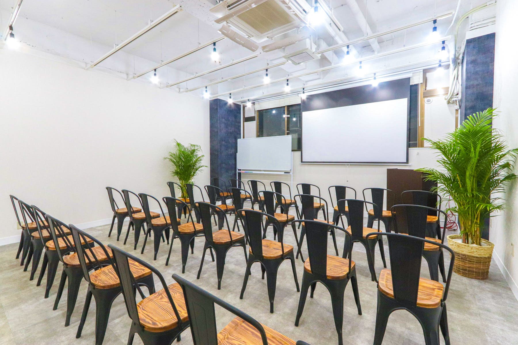 【渋谷駅徒歩25秒！32名利用可】贅沢な空間！WiFi・プロジェクター・ホワイトボード全て無料！ふれあい貸し会議室 渋谷No29の写真14