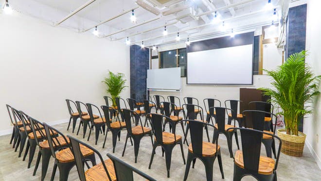 【渋谷駅徒歩25秒!32名利用可】贅沢な空間!WiFi・プロジェクター・ホワイトボード全て無料!ふれあい貸し会議室 渋谷No29の写真14