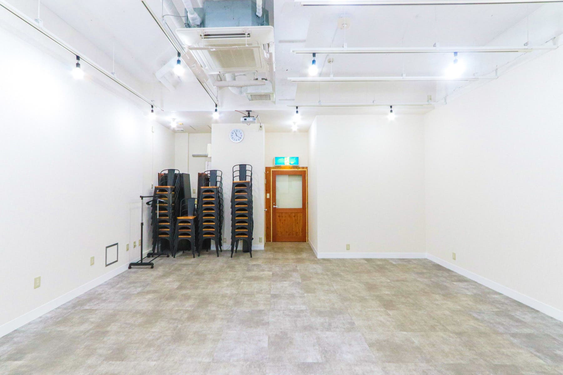 【渋谷駅徒歩25秒！32名利用可】贅沢な空間！WiFi・プロジェクター・ホワイトボード全て無料！ふれあい貸し会議室 渋谷No29の写真17