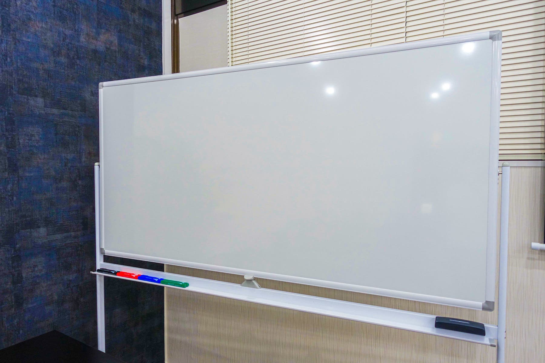 【渋谷駅徒歩25秒！32名利用可】贅沢な空間！WiFi・プロジェクター・ホワイトボード全て無料！ふれあい貸し会議室 渋谷No29の写真23