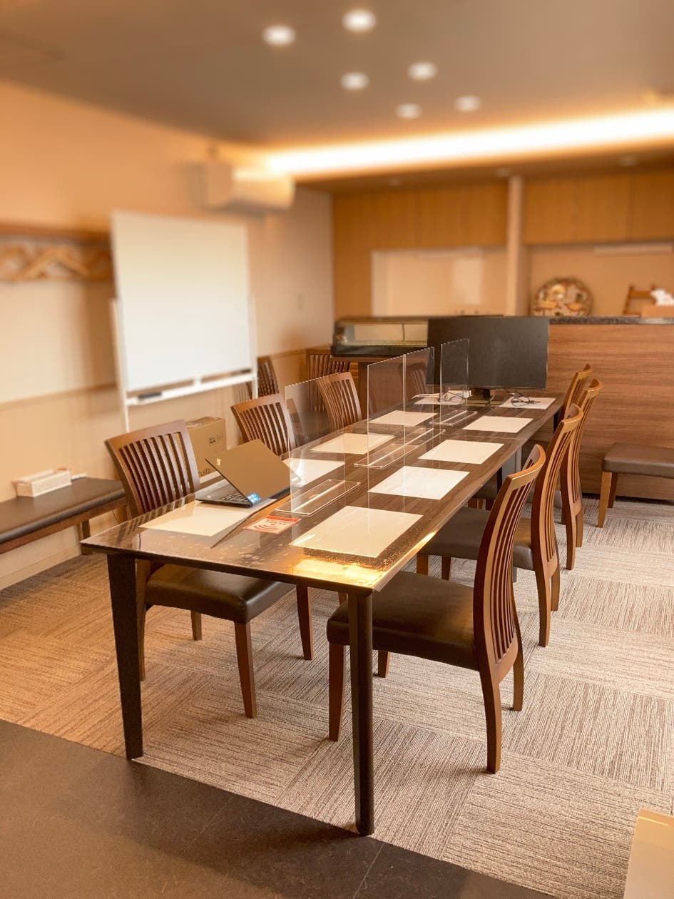  金沢駅より徒歩5分、近隣にコイン🅿️有りで好アクセス。会場は新しくて広々とした空間。ビジネスからプライベートでのご利用可能ですの写真26