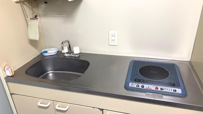 本町駅徒歩2分の利便性。低価格で換気ができる完全個室の会議室。共用部に喫煙室あり。商談、テレワーク、面接、自習室としても♬の写真7