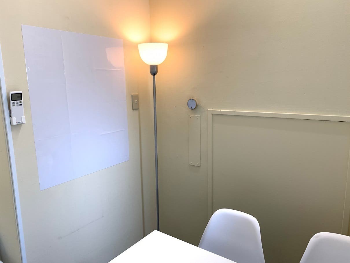 本町駅徒歩２分の利便性。低価格で換気ができる完全個室の会議室。共用部に喫煙室あり。商談、テレワーク、面接、自習室としても♬の写真2