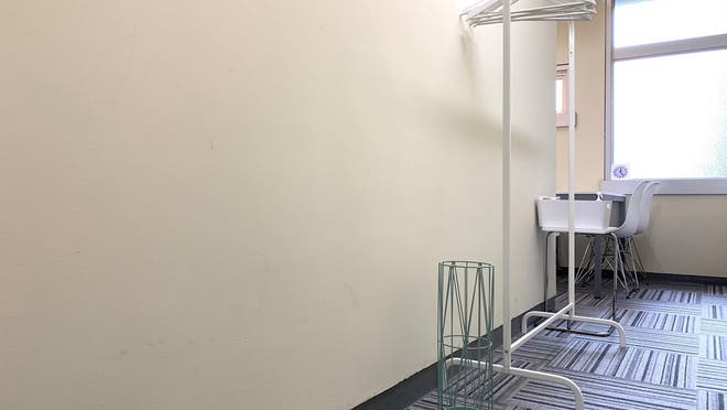 本町駅徒歩2分の利便性。低価格で換気ができる完全個室の会議室。共用部に喫煙室あり。商談、テレワーク、面接、自習室としても♬の写真3