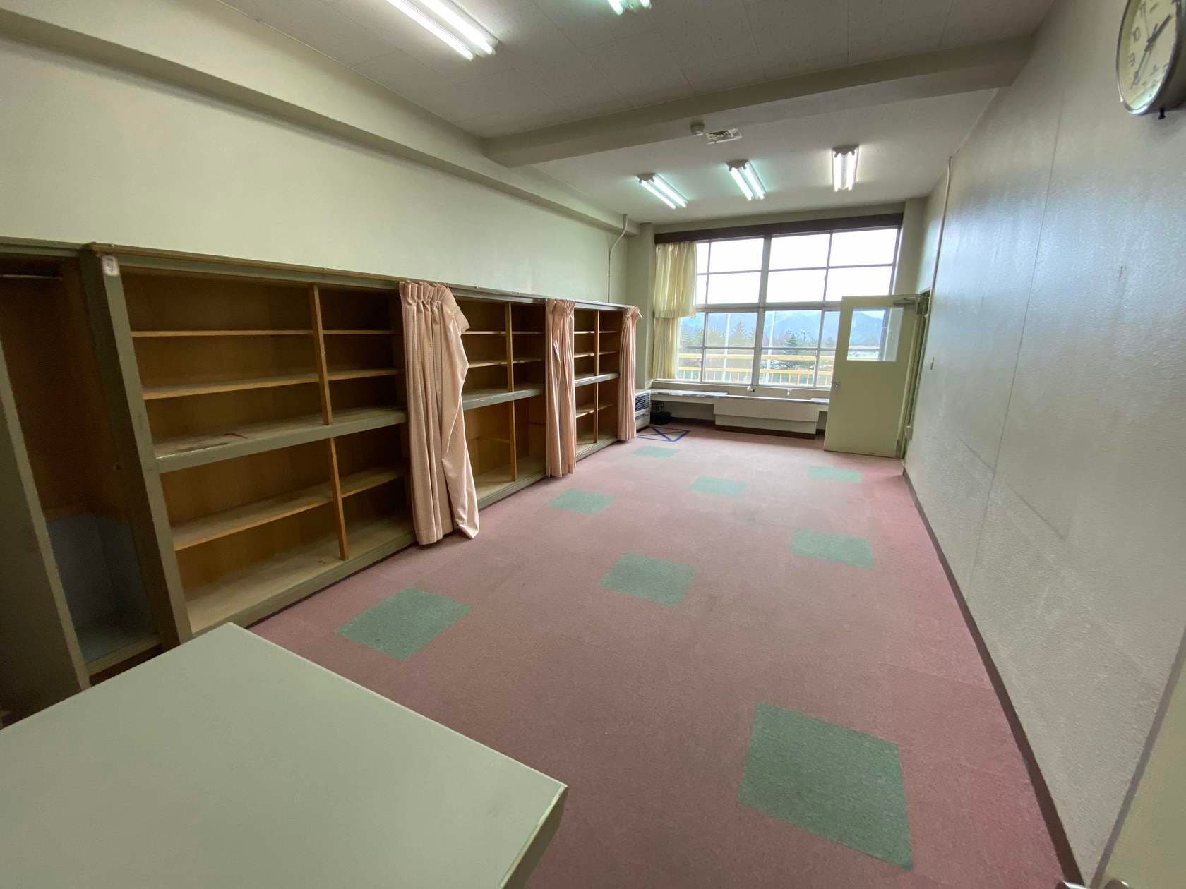 サイレントルーム【2F】 普通教室の半分のサイズ オンライン会議やグループワークに最適の写真8