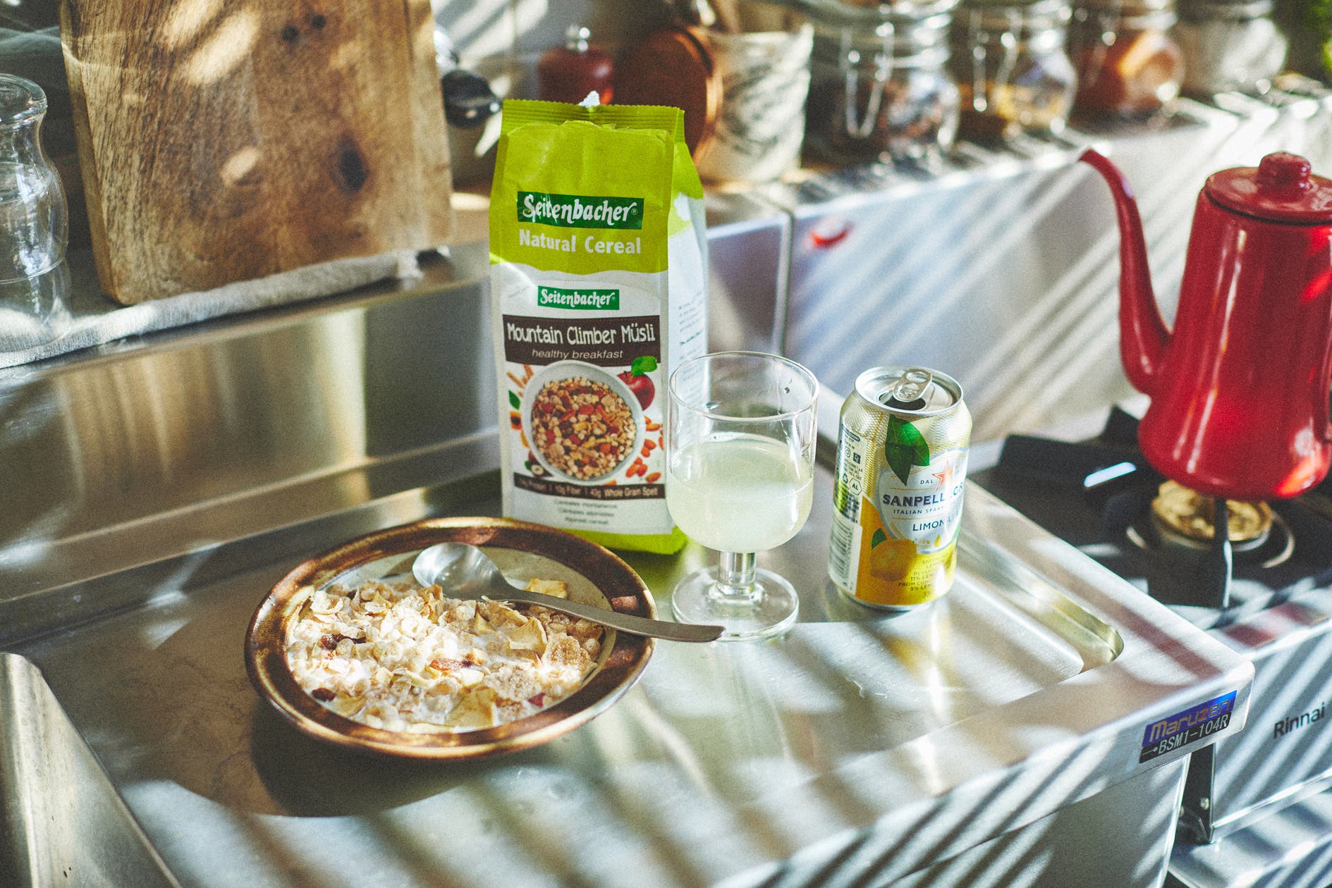 実際に人が住んでいるかのような生活感を、圧巻の植物たちが包み込むハウススタジオの写真13