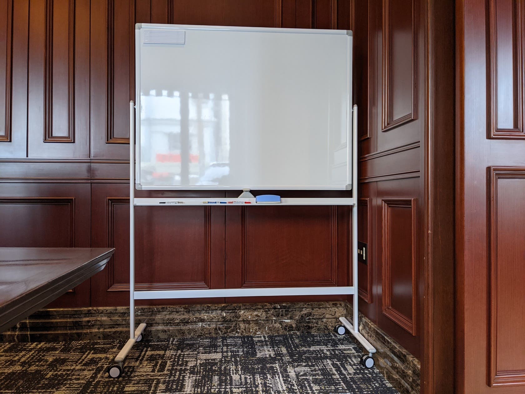 【ビジネスルーム】最大8名利用のミーティングルーム 会議・オフサイトミーティング・テレワーク・web会議に。駐車場無料の写真11