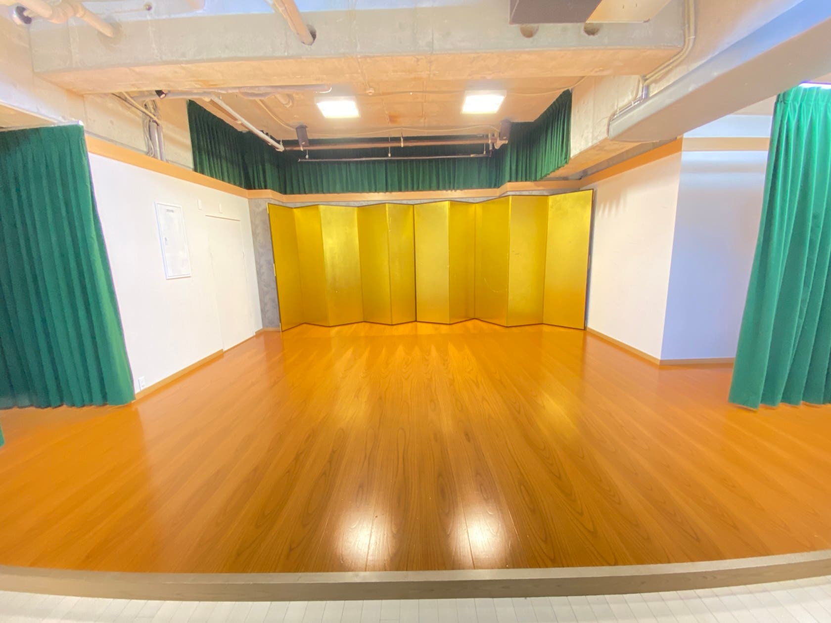 【予約リクエスト制】ミニステージ付き。三条駅から徒歩４分。レッスン/懇親会/会議/などの写真14