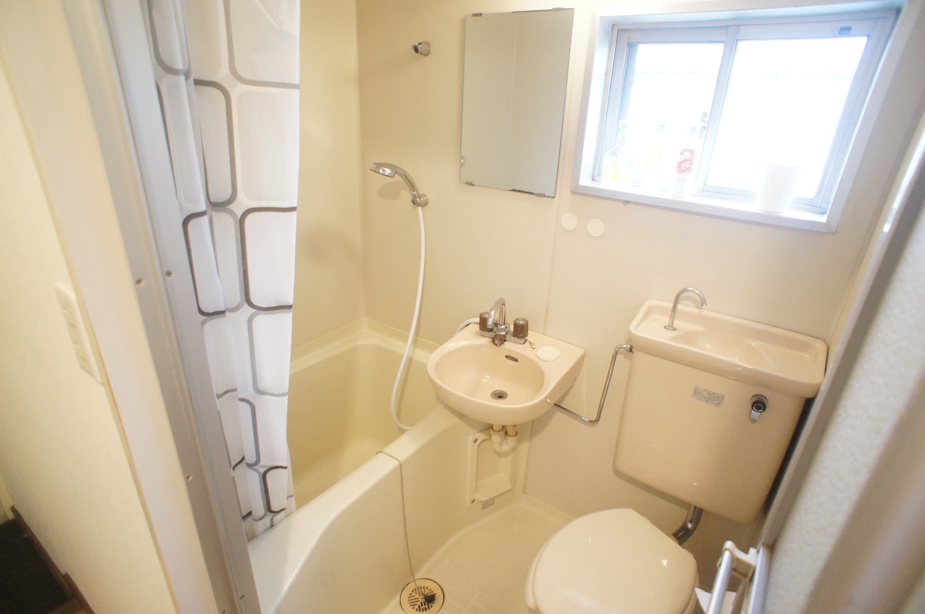 アクセスが良好なローコストルーム。 ここからは福岡ドームや天神、博多駅へのアクセスも良く滞在拠点にピッタリです。の写真6