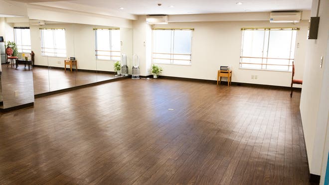 広島三越&胡町電停から徒歩1分✨広いスタジオ&スペース✨全身鏡が壁2面✨ヨガマット無料貸出し✨ダンスの写真5