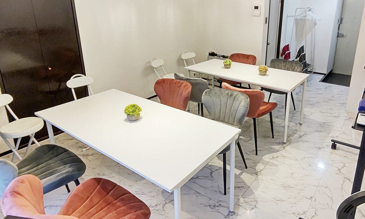 【博多駅P4出口徒歩1分！】WiFi・プロジェクター・モニター・ホワイトボード全て無料！ふれあい貸し会議室 博多A-チンクエの写真7