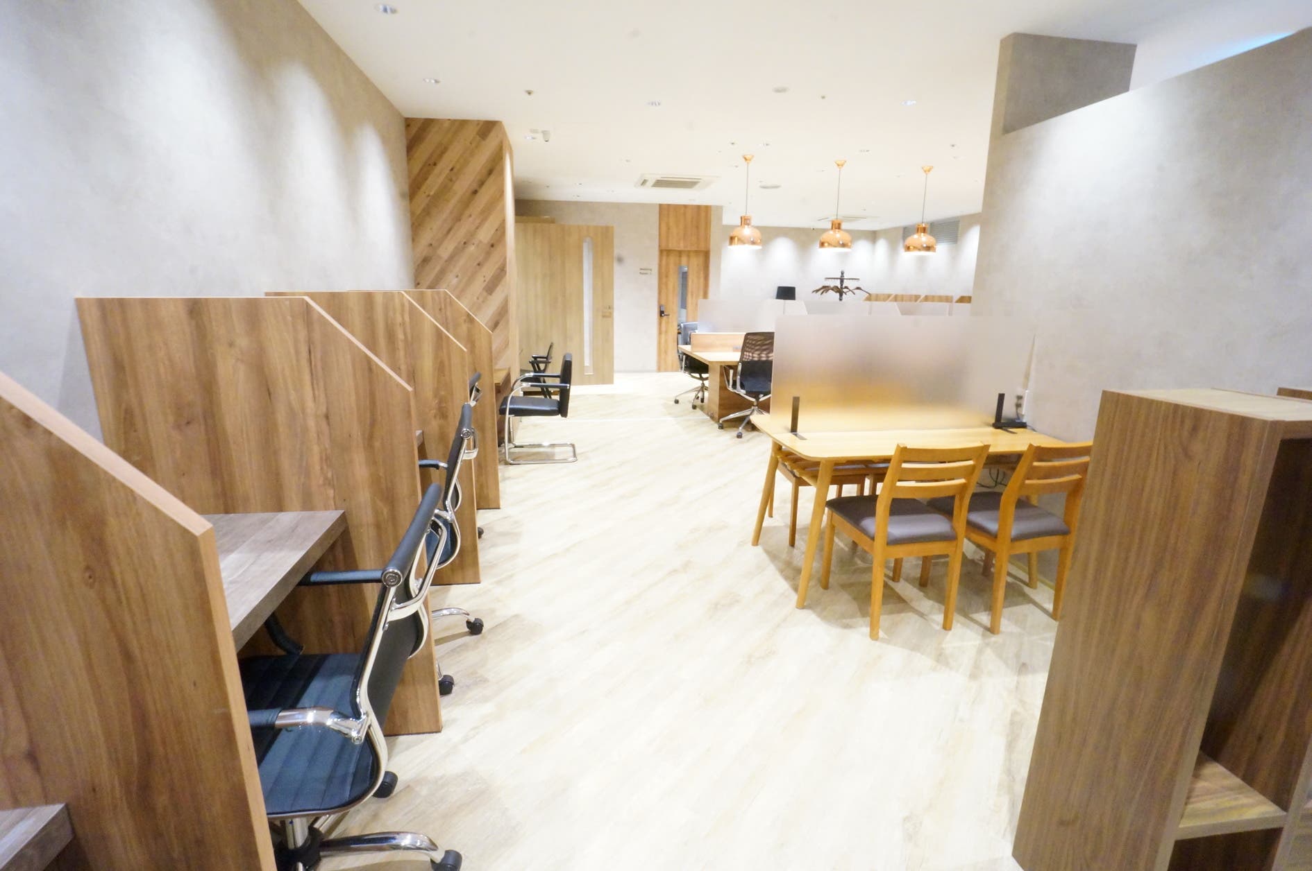 ＜モディコワーキング4人用No.27＞静岡モディのコワーキングスペース✨Wi-Fi/コンセントあり！リモートワーク/Web会議の写真6