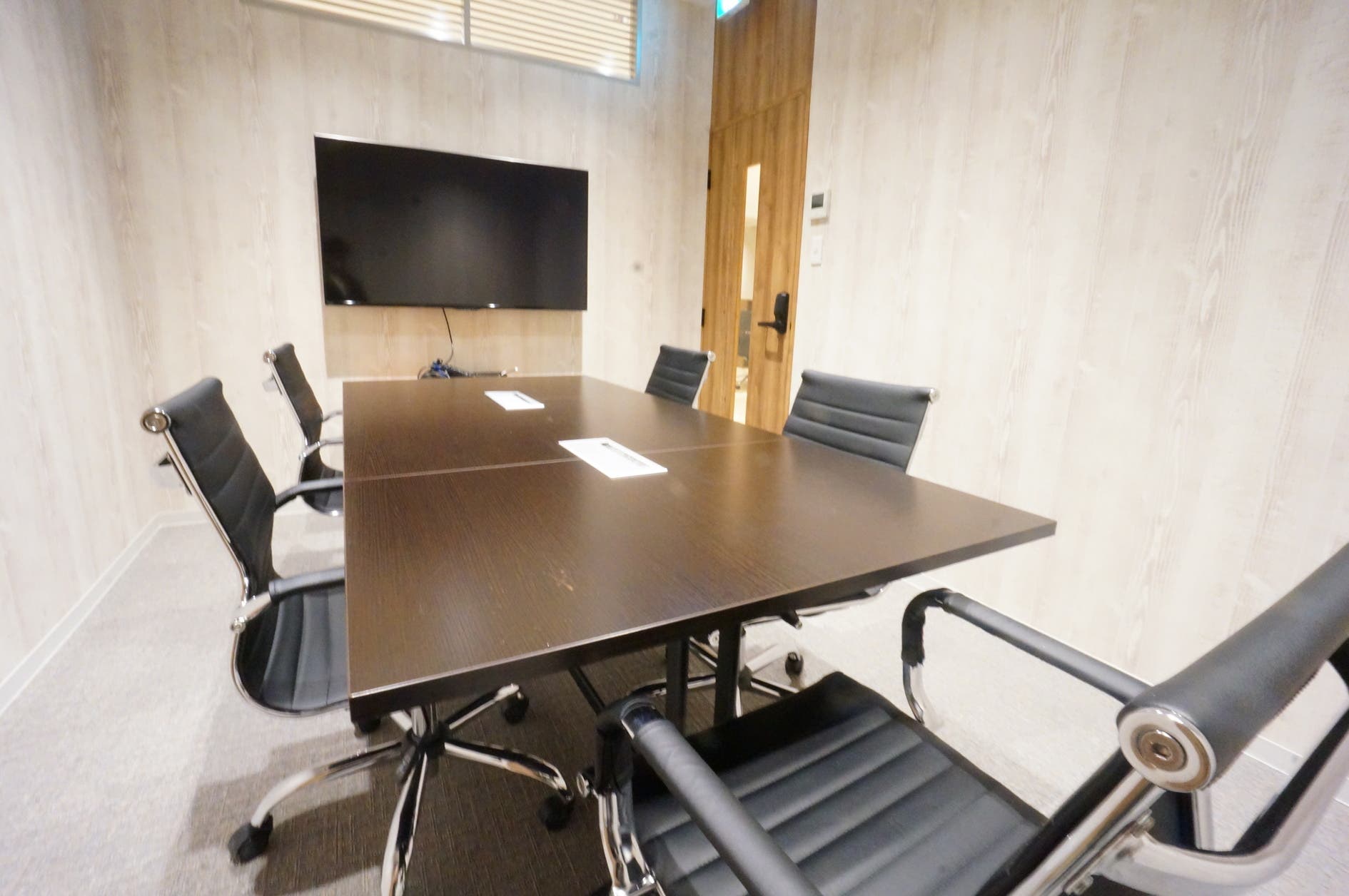 ＜モディコワーキング5人会議室(Meeting Room2)＞静岡モディの会議室✨Wi-Fi/モニターあり！リモートワーク/会議の写真5