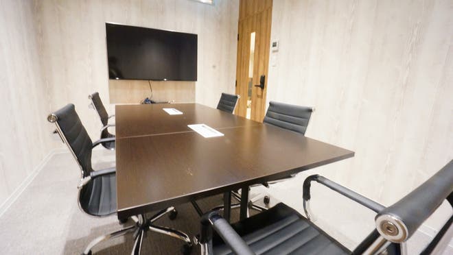 <モディコワーキング5人会議室(Meeting Room2)>静岡モディの会議室✨Wi-Fi/モニターあり!リモートワーク/会議の写真5