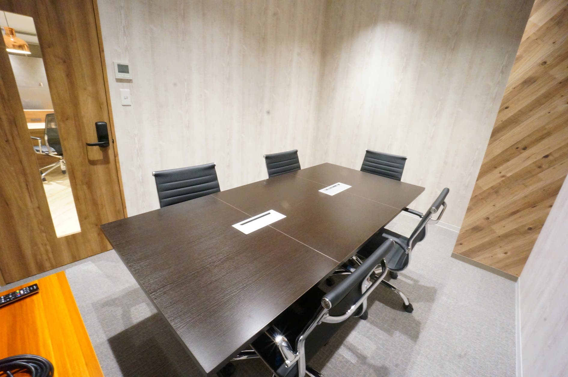 ＜モディコワーキング5人会議室(Meeting Room2)＞静岡モディの会議室✨Wi-Fi/モニターあり！リモートワーク/会議の写真6
