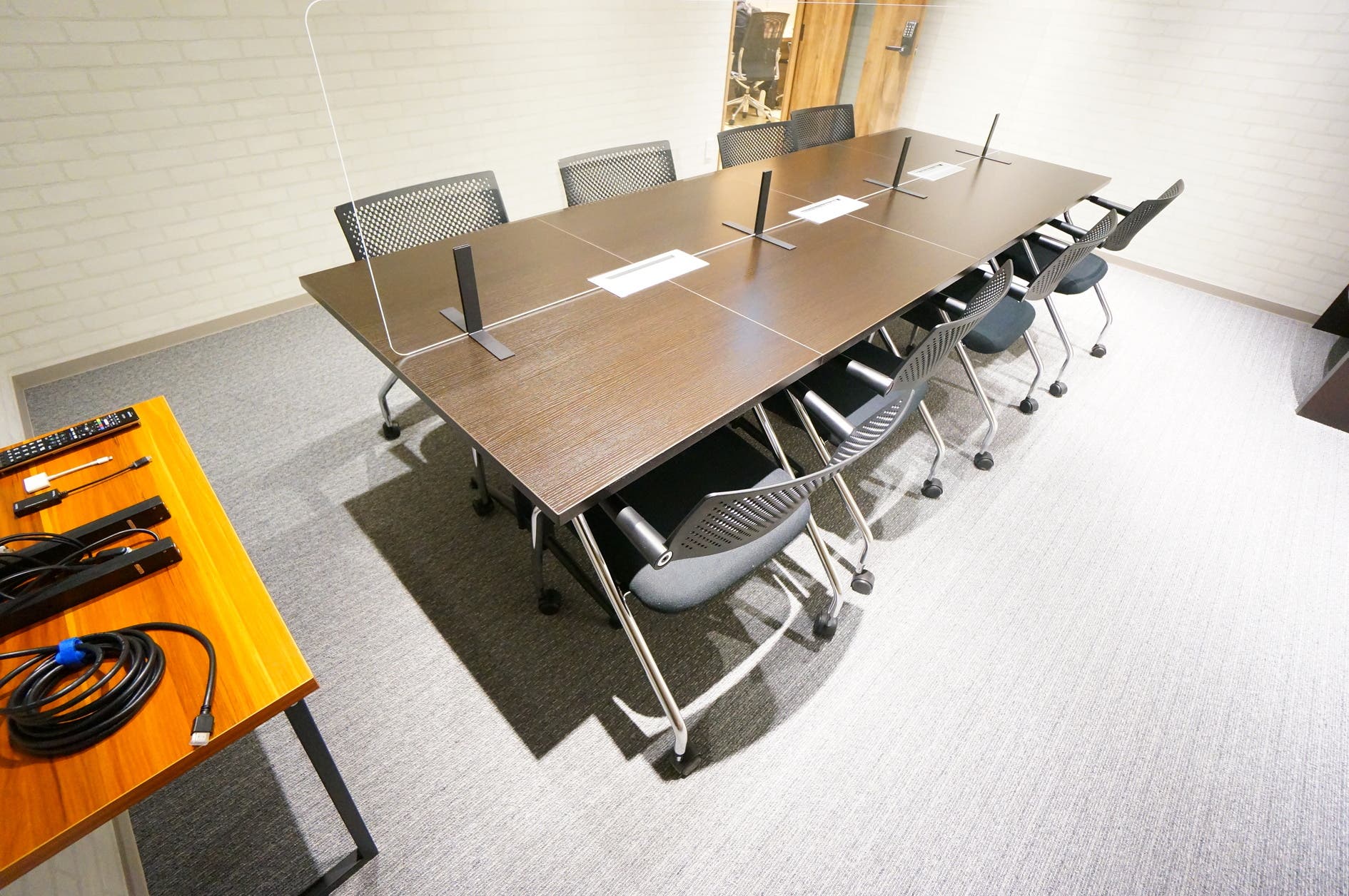 ＜モディコワーキング8人会議室(Meeting Room1)＞静岡モディの会議室✨Wi-Fi/モニターあり！リモートワーク/会議の写真7