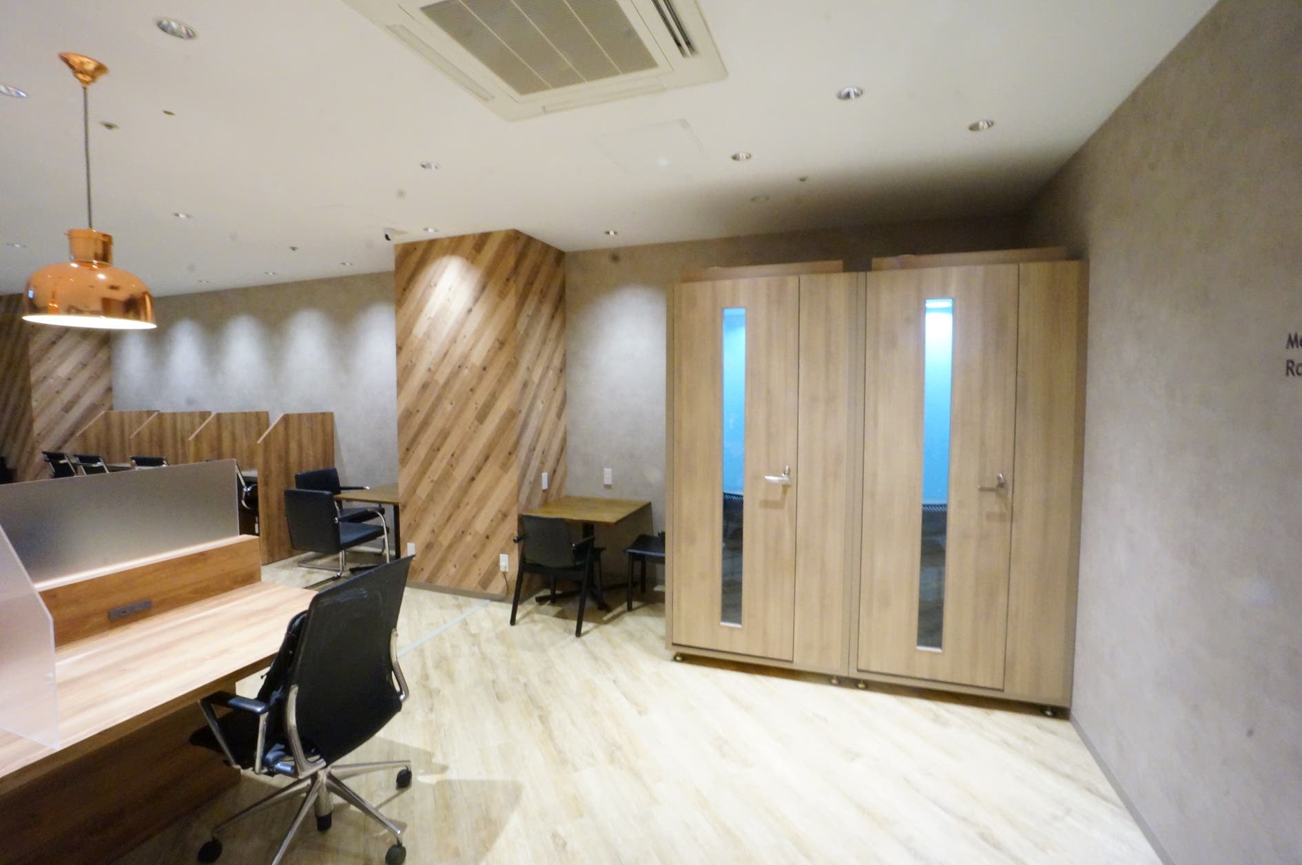 ＜モディコワーキング1人用完全個室No.29＞静岡モディのワークブース✨Wi-Fi/コンセントあり！リモートワーク/Web会議の写真7