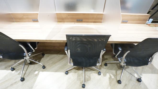 <モディコワーキング1人用自由席D>フリーアドレスで快適に作業⭐️静岡モディのコワーキングスペース✨Wi-Fi/コンセントの写真6