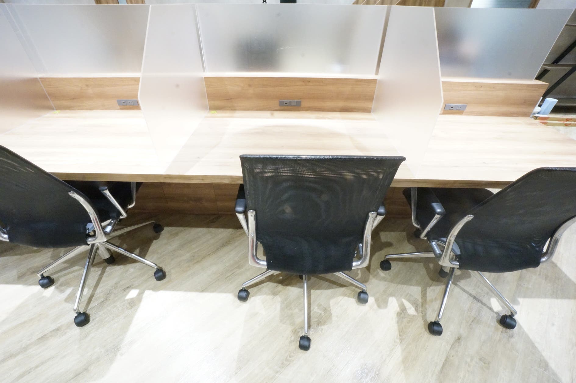 ＜モディコワーキング1人用自由席F＞フリーアドレスで快適に作業⭐️静岡モディのコワーキングスペース✨Wi-Fi/コンセントの写真6