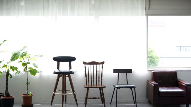 自然光もライティングも!南北の大きな窓からの自然光に加え、ストロボ、バック紙などの写真4