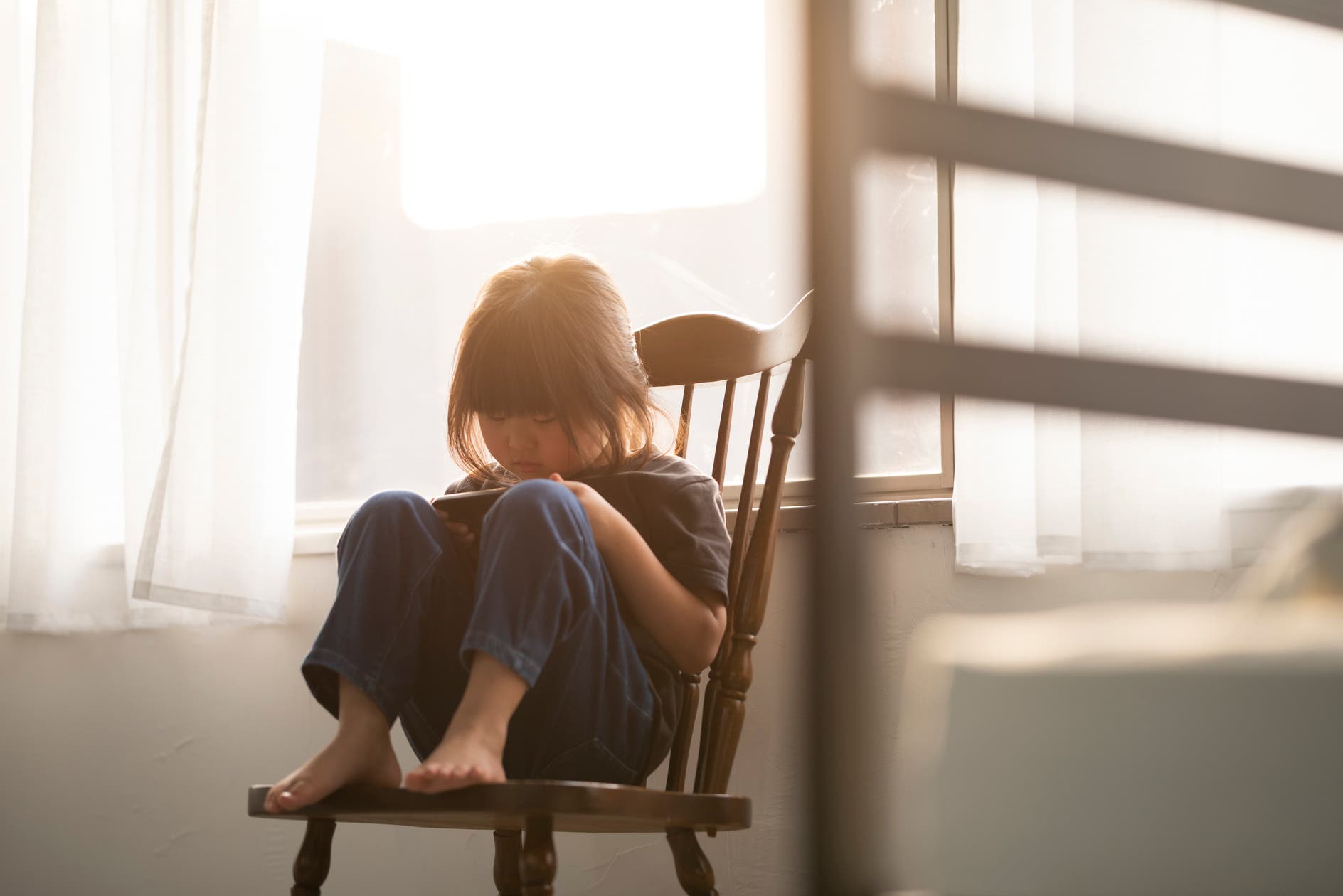 自然光もライティングも！南北の大きな窓からの自然光に加え、ストロボ、バック紙などの写真8