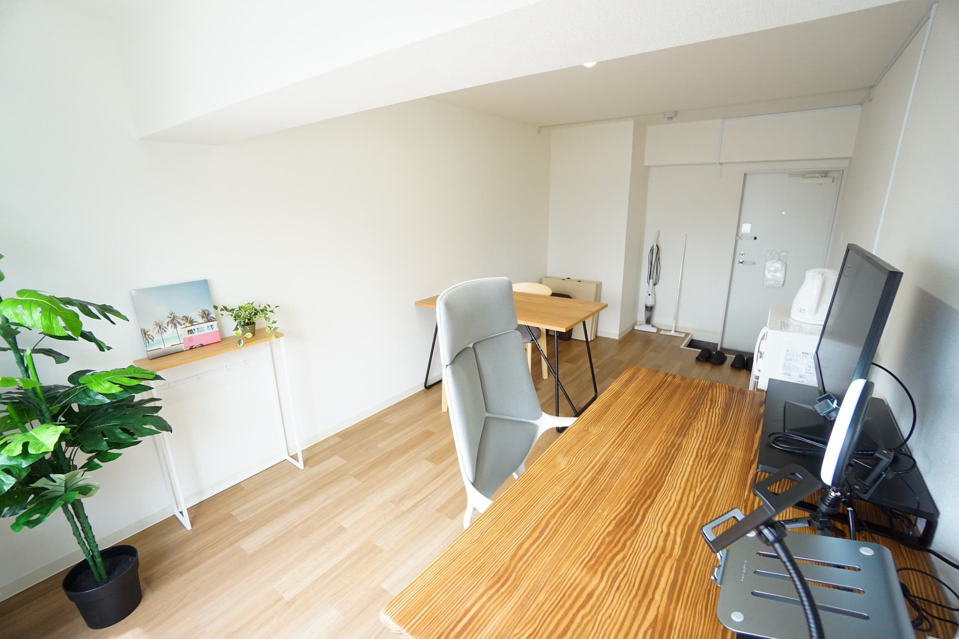 ＜初台ミニマルオフィス404＞高速光回線設置✨完全個室✨モニター/WiFi/マッサージベッド・マットあり！テレワーク/Web会議の写真6
