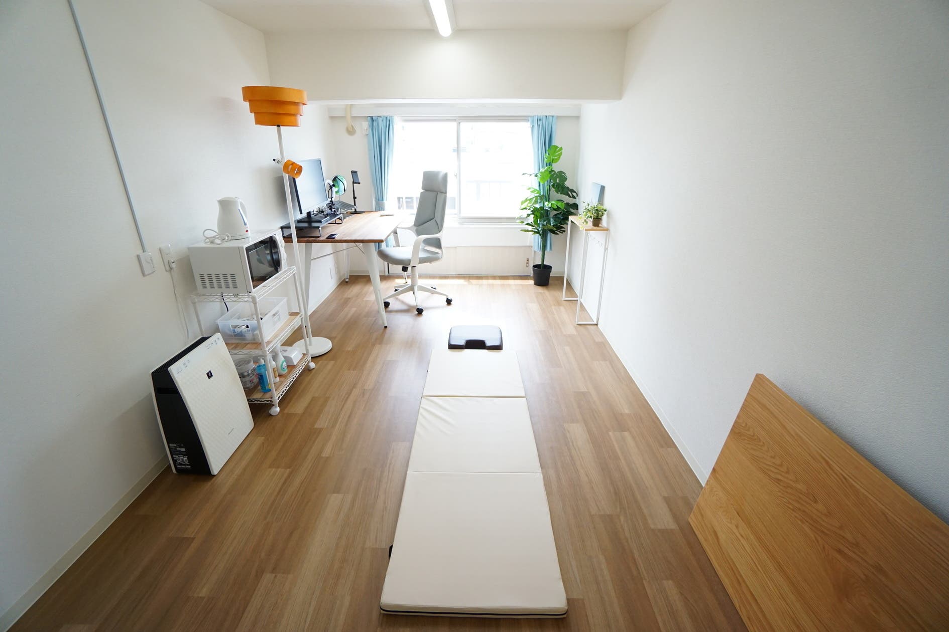 ＜初台ミニマルオフィス404＞高速光回線設置✨完全個室✨モニター/WiFi/マッサージベッド・マットあり！テレワーク/Web会議の写真9