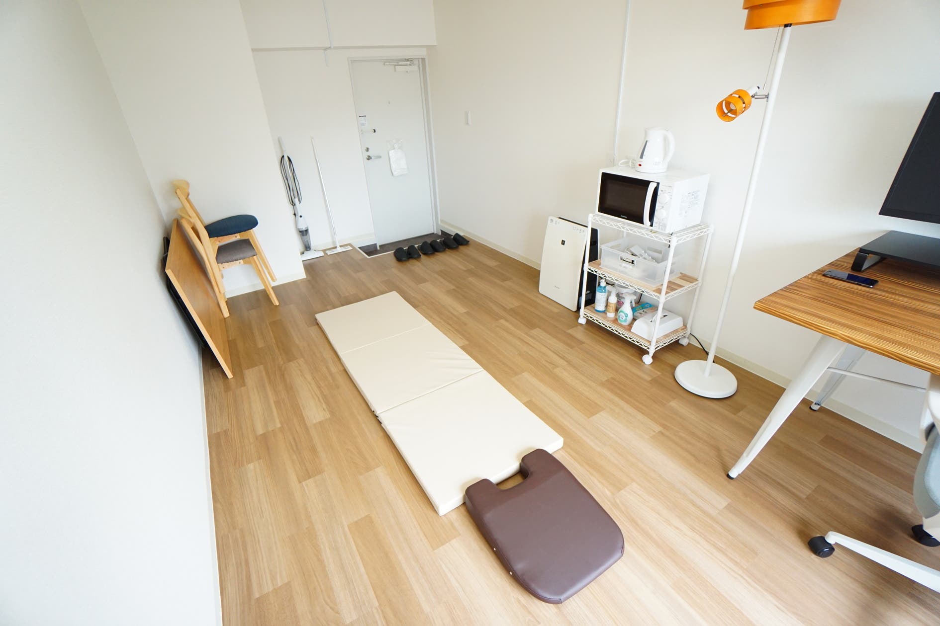 ＜初台ミニマルオフィス404＞高速光回線設置✨完全個室✨モニター/WiFi/マッサージベッド・マットあり！テレワーク/Web会議の写真10