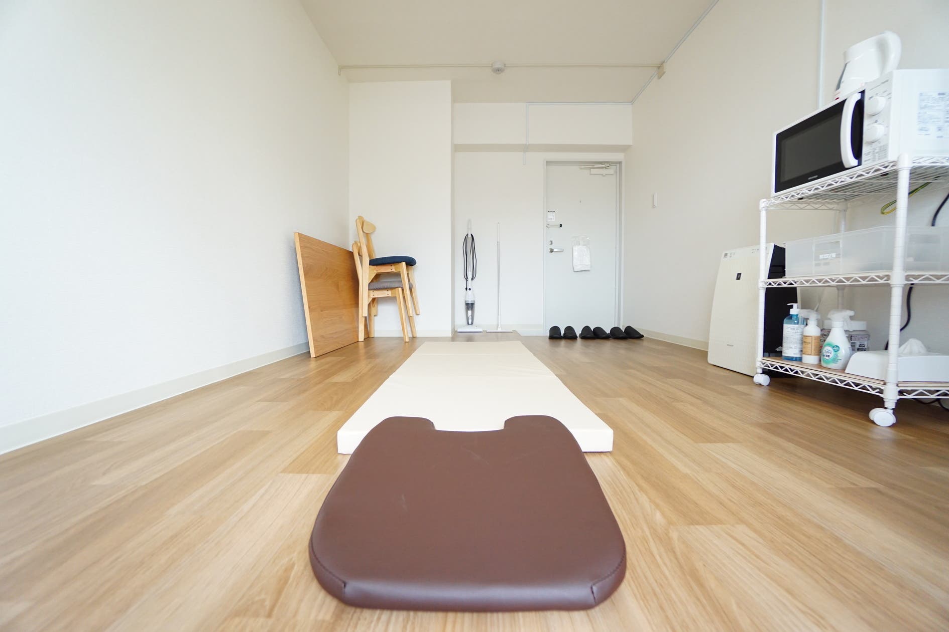 ＜初台ミニマルオフィス404＞高速光回線設置✨完全個室✨モニター/WiFi/マッサージベッド・マットあり！テレワーク/Web会議の写真11