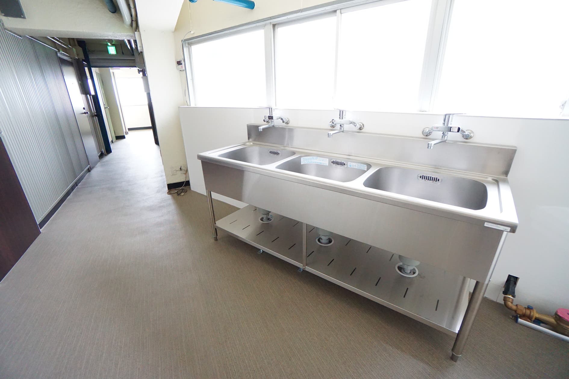 ＜初台ミニマルオフィス404＞高速光回線設置✨完全個室✨モニター/WiFi/マッサージベッド・マットあり！テレワーク/Web会議の写真27