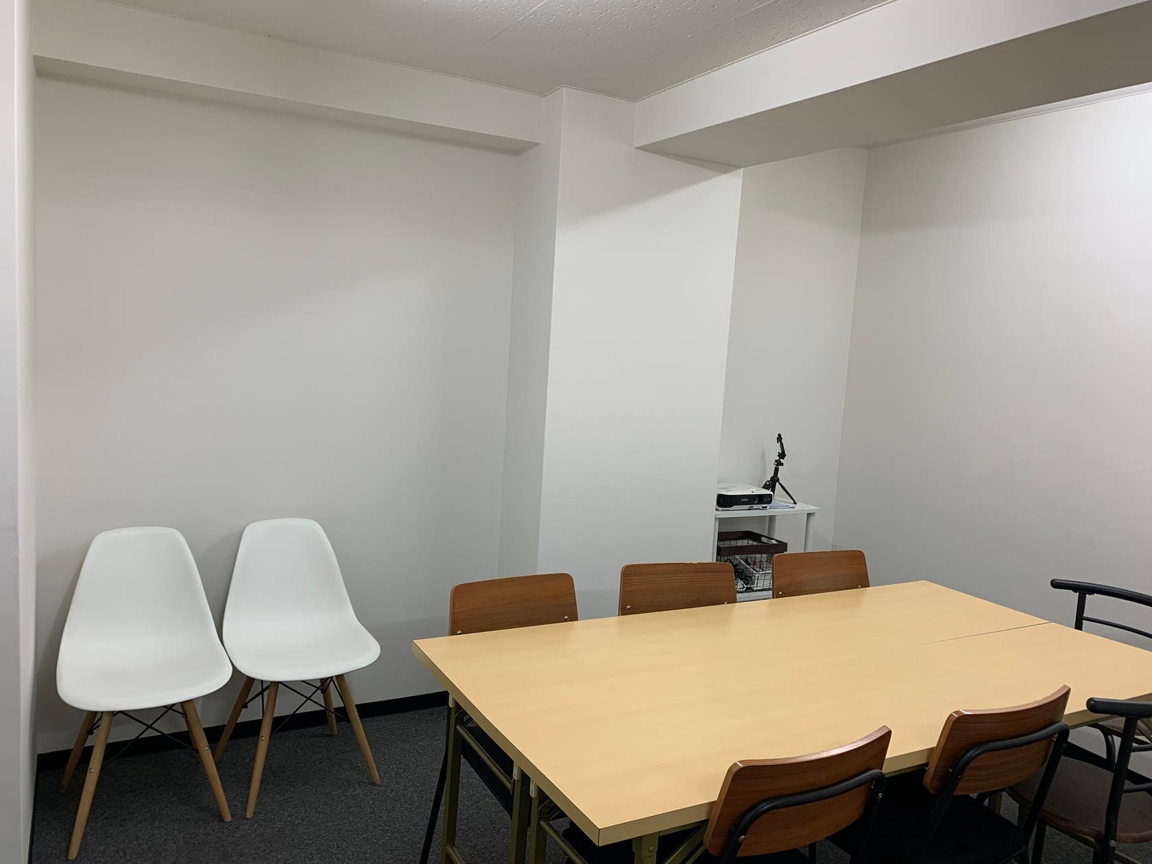 ＜スクエア会議室＞リピート率90%以上♪五反田駅徒歩4分🚃Wi-Fi📶プロジェクター🎥会議/打ち合わせ/テレワークの写真15