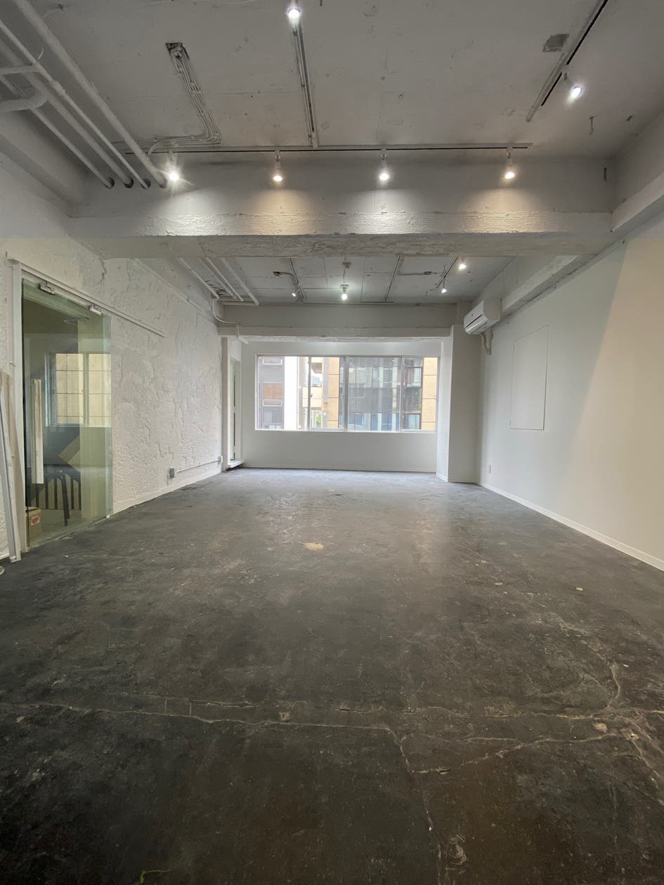 渋谷駅B1出口から4分QFgallery白壁のギャラリースタジオの写真11