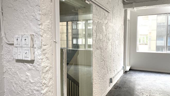 渋谷駅B1出口から4分QFgallery白壁のギャラリースタジオの写真4