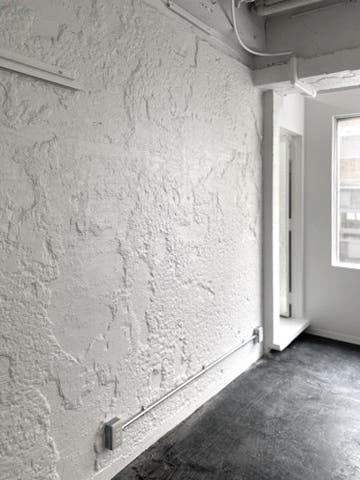 渋谷駅B1出口から4分QFgallery白壁のギャラリースタジオの写真5