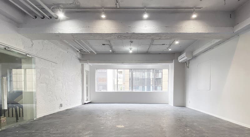 渋谷駅B1出口から4分QFgallery白壁のギャラリースタジオ