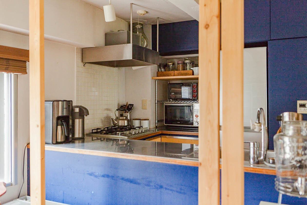 【駅徒歩5分、撮影・収録に】窓からの木漏れ日、大きな本棚が好評。フローリング、大きな窓は開放感があり、風通し抜群。の写真24