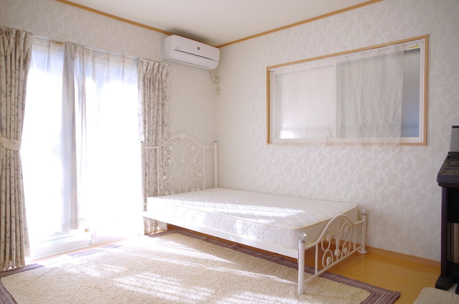 ☆自然光入るホワイト基調の洋室☆セルフ撮影/撮影会/ロケ/ビデオ撮影・演奏会・楽器練習・レッスン/教室などにの写真13