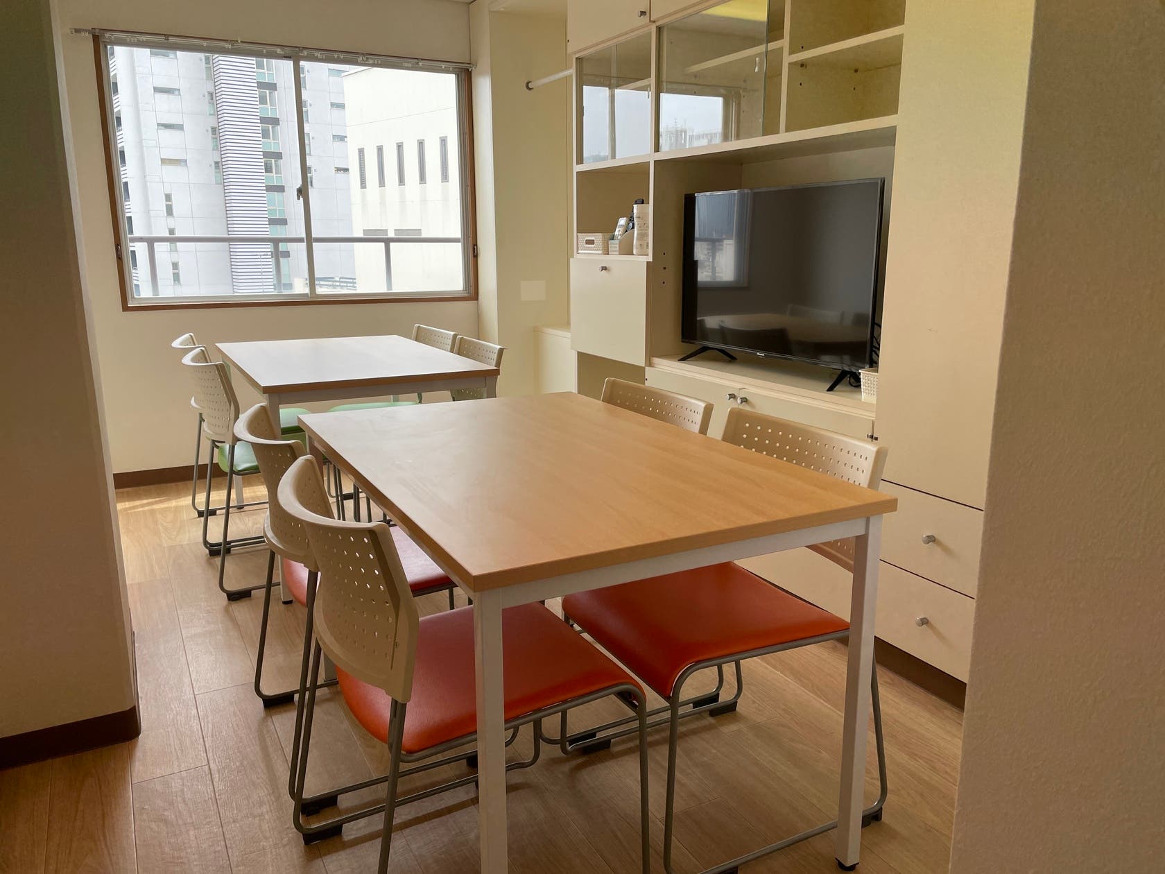 東中野駅西口30秒【即予約可・高速度WiFi・除菌完備】各種教室、会議、商談、面接、研修、ボードゲーム等に最適な個室スペースの写真5