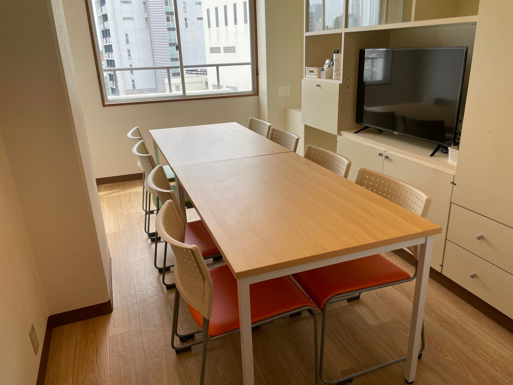 東中野駅西口30秒【即予約可・高速度WiFi・除菌完備】各種教室、会議、商談、面接、研修、ボードゲーム等に最適な個室スペースの写真6