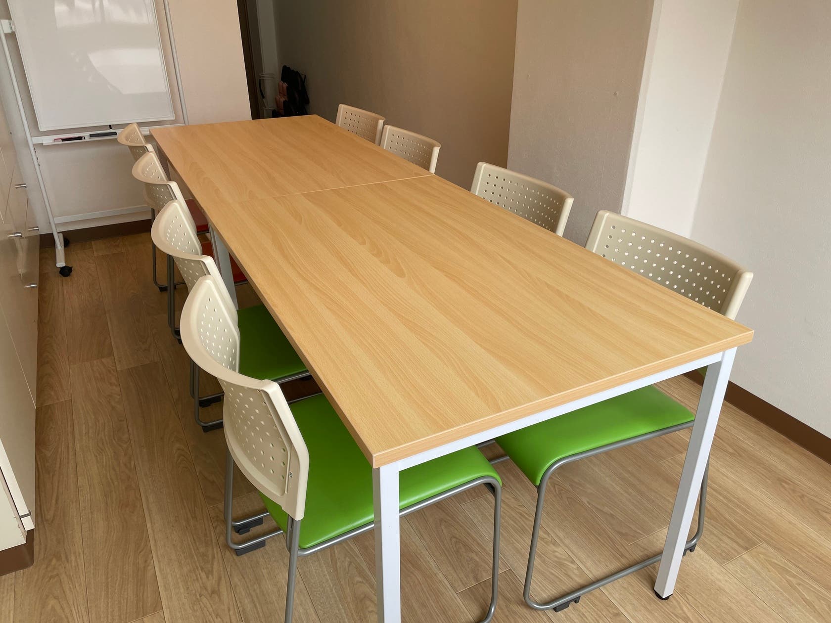 東中野駅西口30秒【即予約可・高速度WiFi・除菌完備】各種教室、会議、商談、面接、研修、ボードゲーム等に最適な個室スペースの写真9