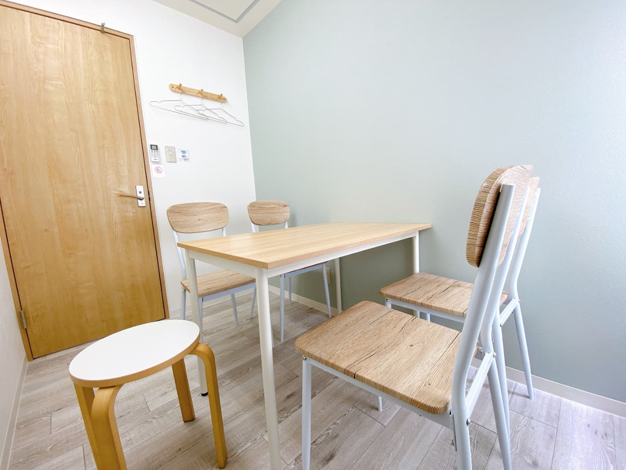 🎊好立地🎊｜🉐格安｜小田急線・町田駅2分❗｜高速WiFi⚡｜個室｜土足🆗｜24h｜Colormell 町田東店【B室】［〜4名］の写真1