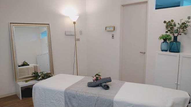 横浜東口 BサロンBrise douce フェイススチーマー,施術ベッド2台完備の完全個室美麗スタイリッシュサロンの写真1