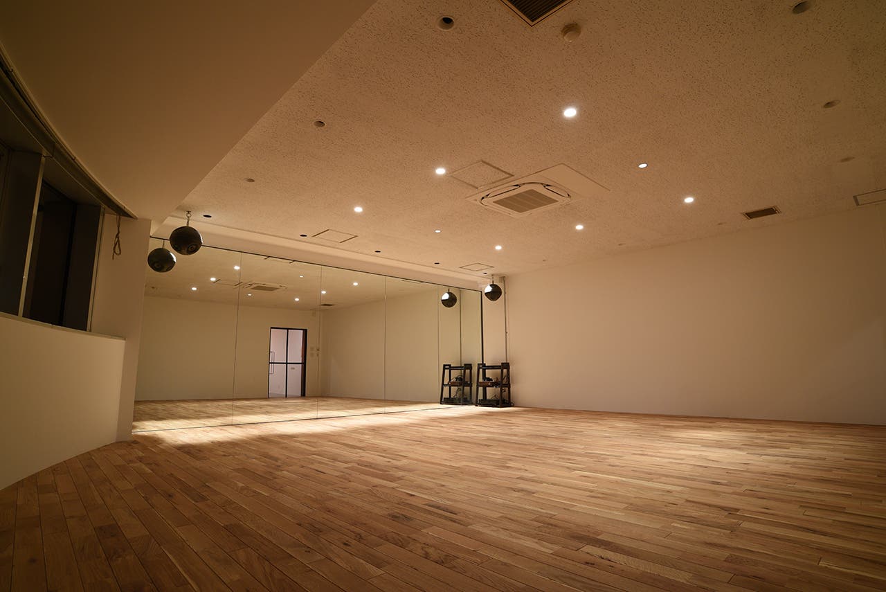 撮影・アパレル展示会・個展などのご利用に。50㎡超のデザイナーズスタジオの写真11