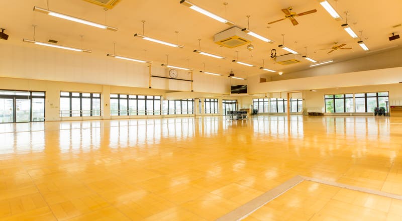 名古屋の広いスタジオはナカガワスタジオ！鏡面、音響、映像設備完備。ダンス、スポーツだけでなくイベントや会議など幅広い用途に対応。